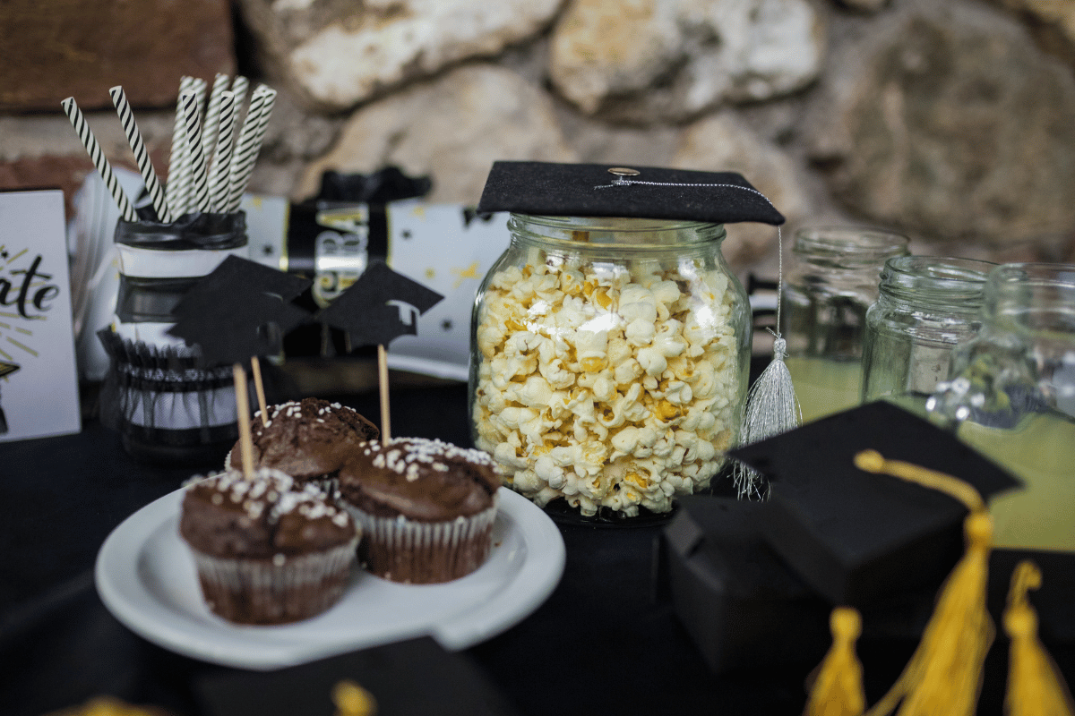 Unique Graduation Party Table Decor for Your Upcoming Grad Party — 28 ...